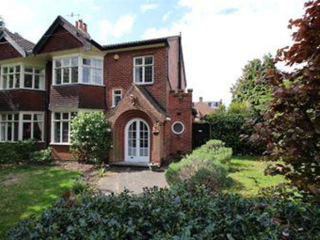 4 Bedrooms Semi detached house for sale in Elm Avenue, Beeston, Nottingham NG9