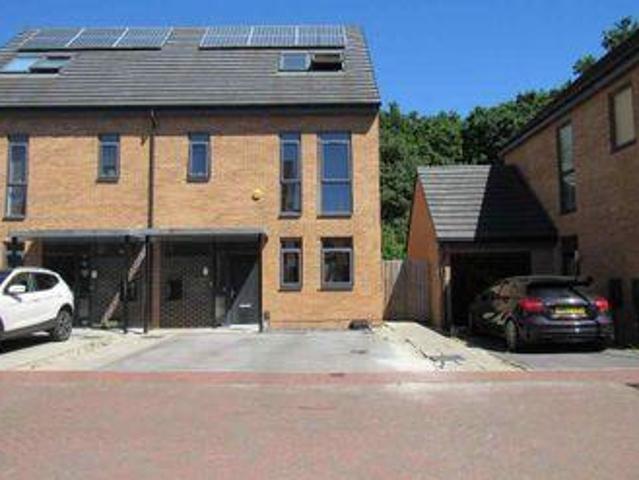 4 Bedrooms Semi detached house for sale in Fox Gardens, Bentley, Doncaster DN5
