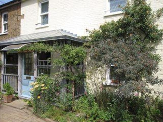4 Bedrooms Semi detached house for sale in Forge Lane, Lower Sunbury TW16