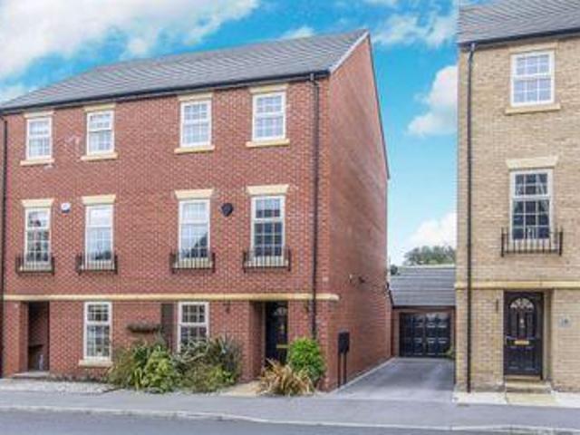 4 Bedrooms Semi detached house for sale in Fallbrook Road, Castleford WF10