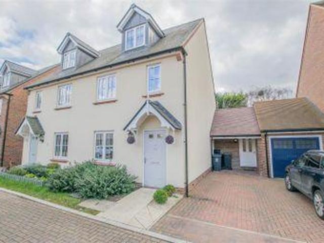 4 Bedrooms Semi detached house for sale in Farm Close, Ware SG12