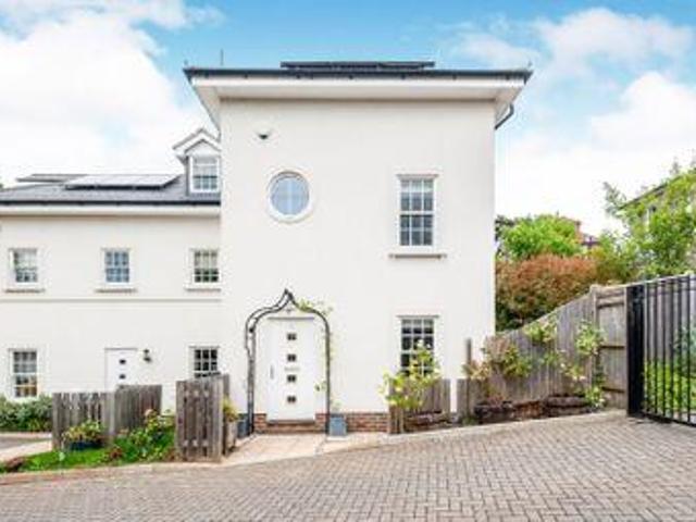 4 Bedrooms Semi detached house for sale in fere Place, London SE25