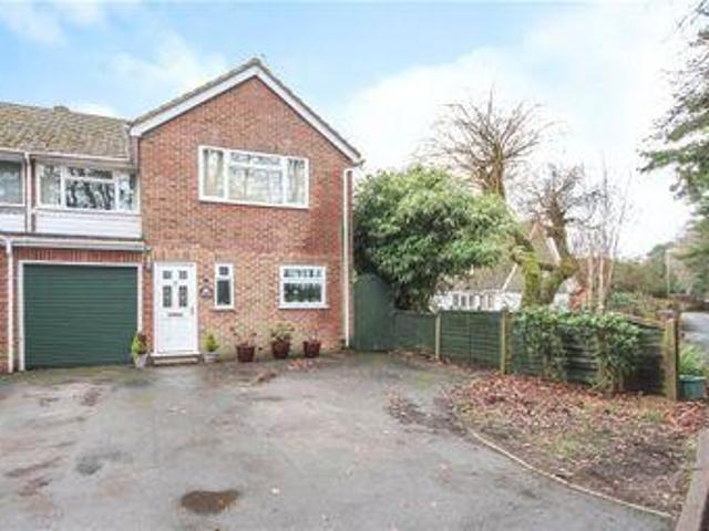 4 Bedrooms Semi detached house for sale in Fugelmere Road, Fleet, Hampshire GU51