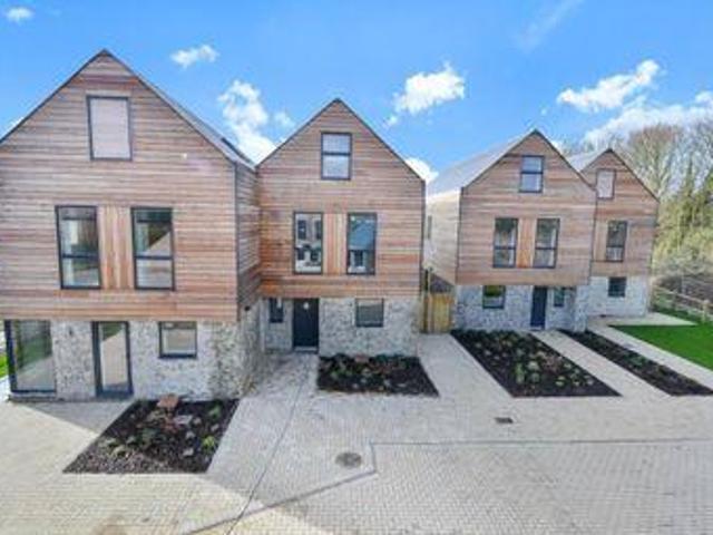 4 Bedrooms Semi detached house for sale in Fulbeck Avenue, Worthing BN13