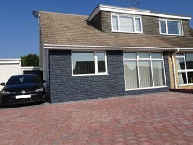 4 Bedrooms Semi detached house for sale in Fulmar Road, Porthcawl CF36