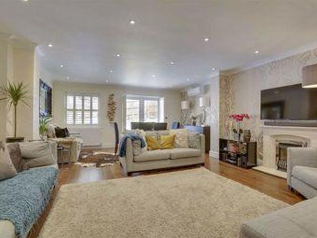4 Bedrooms Semi detached house for sale in Katherine Close, Mill Hill, London NW7