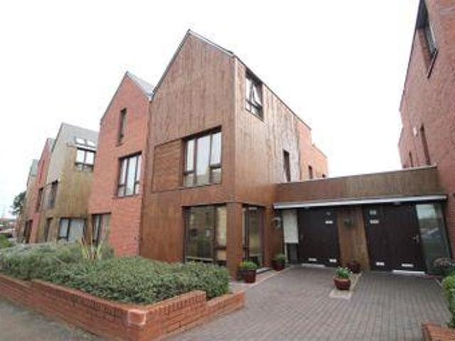 4 Bedrooms Semi detached house for sale in Ketley Park Road, Ketley, Telford TF1