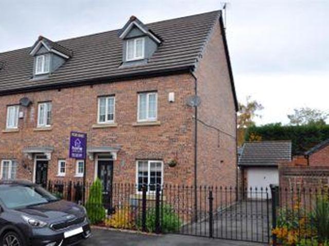 4 Bedrooms Semi detached house for sale in Kestrel Close, Hyde SK14