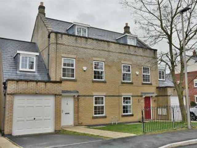 4 Bedrooms Semi detached house for sale in Kings Park, Leigh WN7