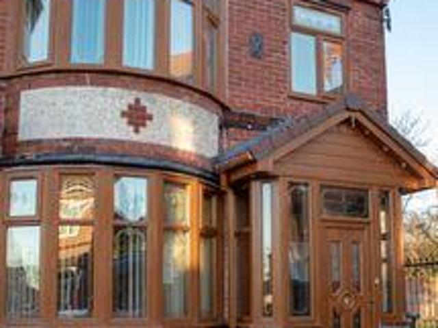 4 Bedrooms Semi detached house for sale in Kingsmere Avenue, Manchester M19