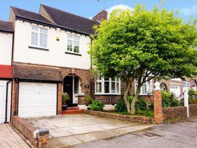 4 Bedrooms Semi detached house for sale in Hollywood Way, Woodford Green IG8