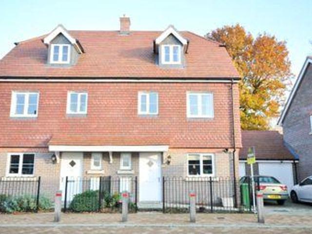 4 Bedrooms Semi detached house for sale in Horsham, West Sussex RH12