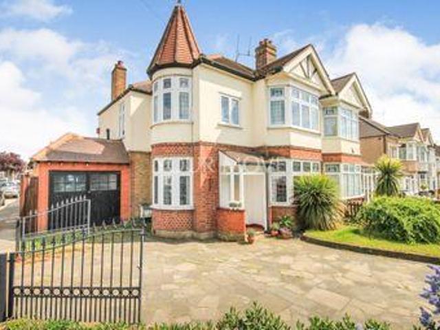 4 Bedrooms Semi detached house for sale in Havering Road, Romford RM1