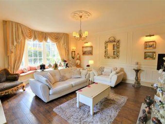 4 Bedrooms Semi detached house for sale in Halifax Road, Triangle, Sowerby Bridge HX6