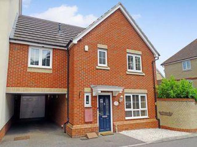 4 Bedrooms Semi detached house for sale in Harberd Tye, Chelmsford, Essex CM2
