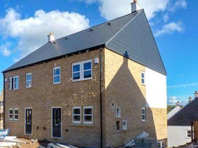 4 Bedrooms Semi detached house for sale in Hareton Way, Bogthorn, Oakworth, Keighley BD22
