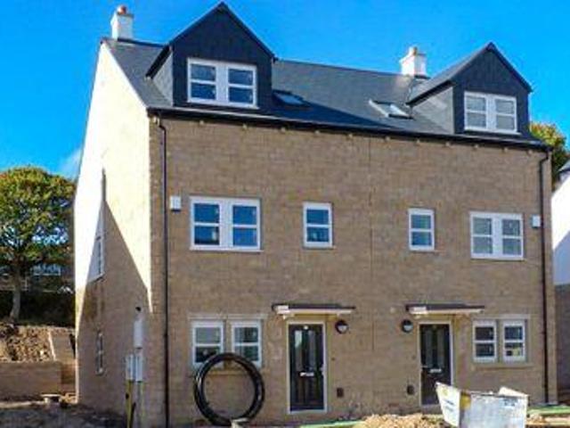 4 Bedrooms Semi detached house for sale in Hareton Way, Bogthorn, Oakworth, Keighley BD22