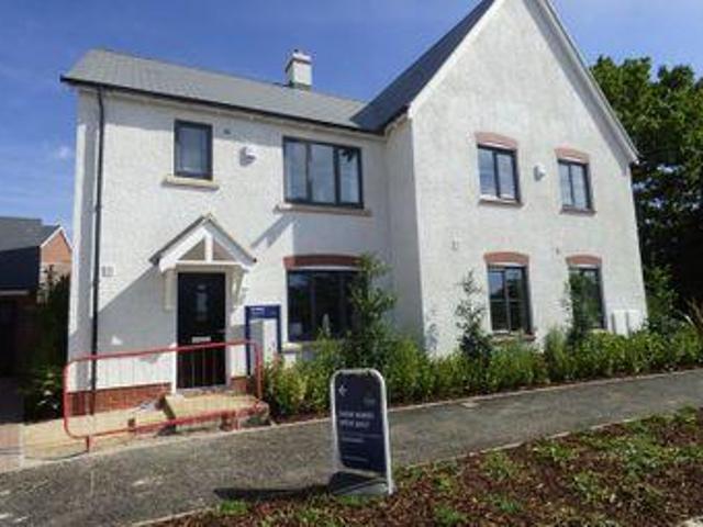 4 Bedrooms Semi detached house for sale in Harrier Way, Hardwicke, Gloucester GL2