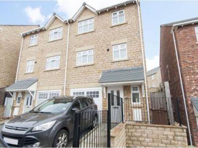 4 Bedrooms Semi detached house for sale in Heathcote Close, Barnsley S75