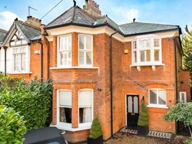 4 Bedrooms Semi detached house for sale in Higham Road, Woodford Green IG8