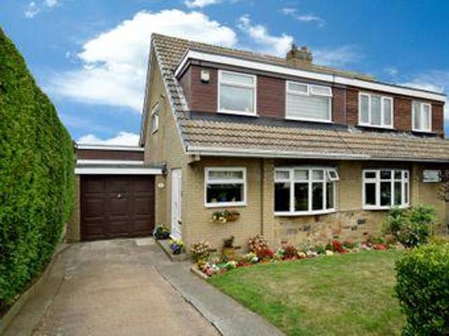 4 Bedrooms Semi detached house for sale in Highfield Crescent, Overton, Wakefield WF4