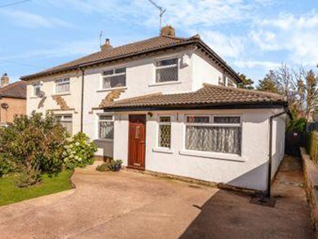 4 Bedrooms Semi detached house for sale in Hill Crescent, Rawdon, Leeds LS19