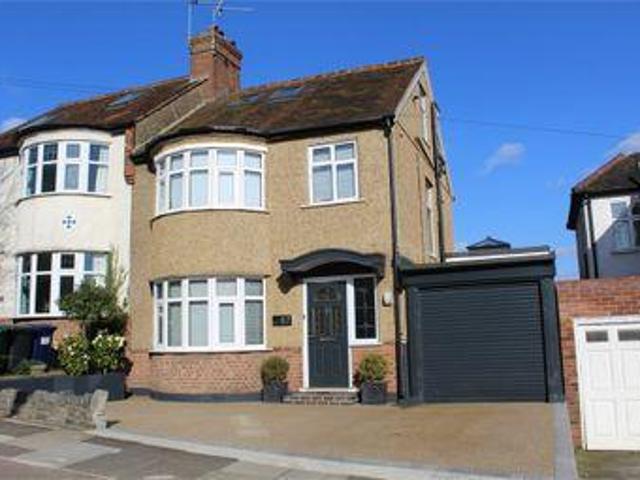 4 Bedrooms Semi detached house for sale in Hillside Gardens, Barnet EN5