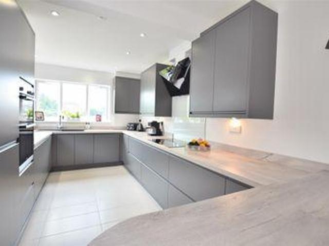 4 Bedrooms Semi detached house for sale in Hinton Road, Gloucester GL1