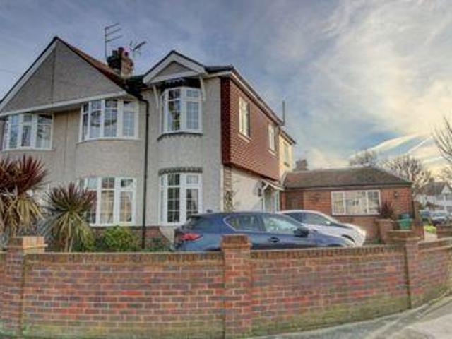 4 Bedrooms Semi detached house for sale in Hurst Road, Sidcup DA15
