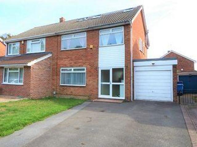 4 Bedrooms Semi detached house for sale in Ively Road, Farnborough, Hampshire GU14