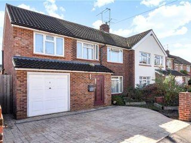 4 Bedrooms Semi detached house for sale in Jacob Close, Windsor, Berkshire SL4