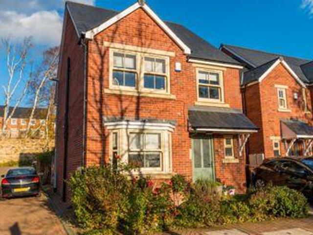 4 Bedrooms Semi detached house for sale in Oak Park Terrace, Cookridge LS16