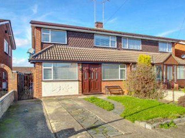 4 Bedrooms Semi detached house for sale in Oak Walk, Benfleet SS7