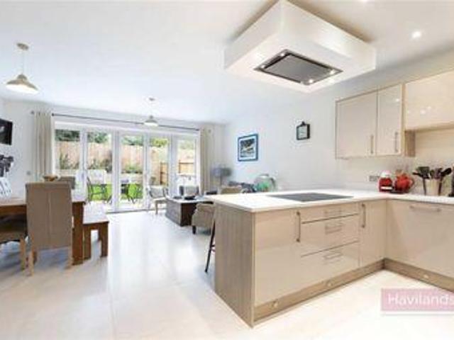 4 Bedrooms Semi detached house for sale in Oakley Mews, Enfield EN2