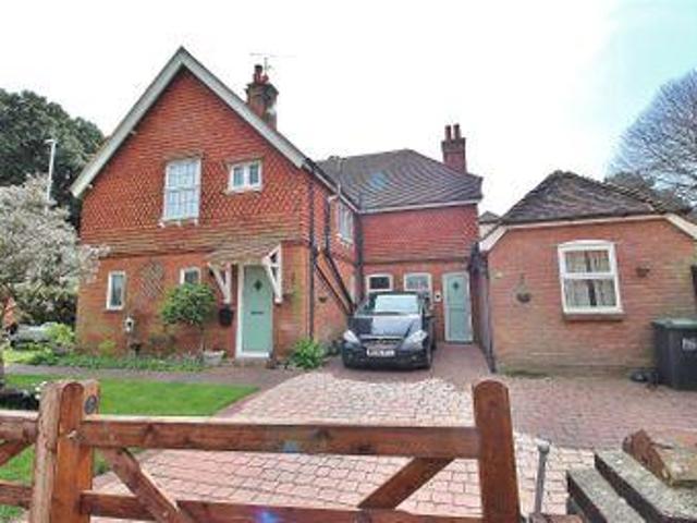 4 Bedrooms Semi detached house for sale in Offington Lane, Worthing, West Sussex BN14