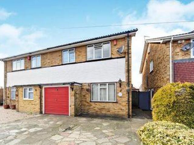 4 Bedrooms Semi detached house for sale in Orchard Way, Shirley, Croydon. CR0