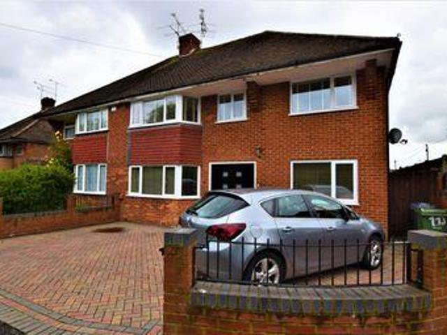 4 Bedrooms Semi detached house for sale in Oxenden Road, Tongham, Surrey GU10