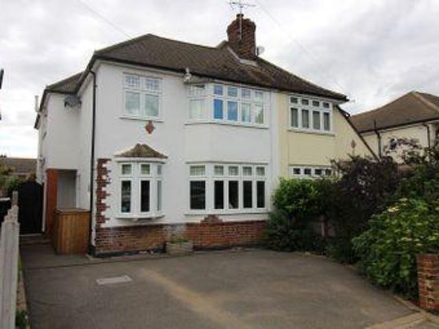 4 Bedrooms Semi detached house for sale in Longfield Close, Gt Baddow, Chelmsford, Essex CM2