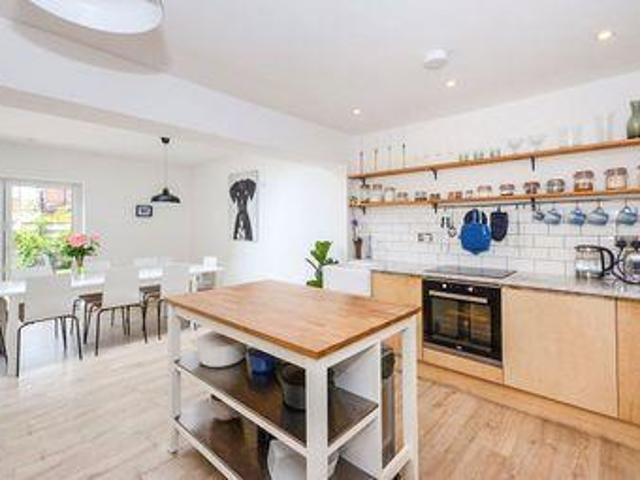 4 Bedrooms Semi detached house for sale in Lawnswood Drive, York YO30
