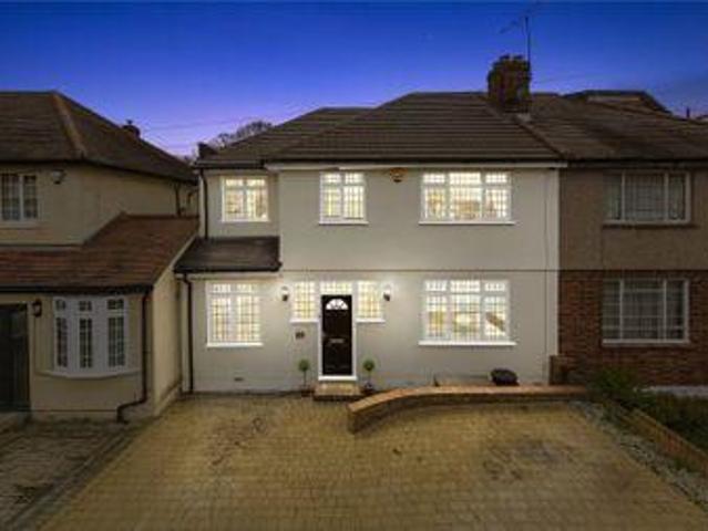 4 Bedrooms Semi detached house for sale in Lake Rise, Romford RM1