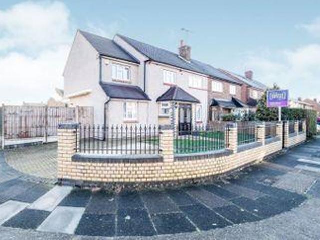 4 Bedrooms Semi detached house for sale in Langdale Gardens, Hornchurch RM12