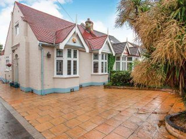 4 Bedrooms Semi detached house for sale in Levett Gardens, Ilford IG3