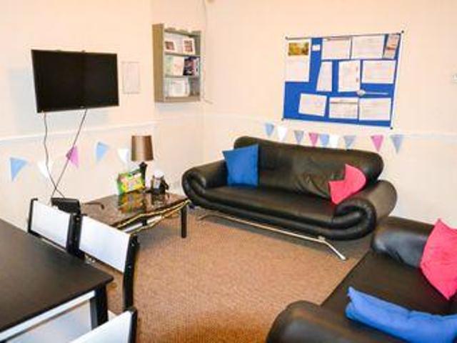 4 Bedrooms Semi detached house for sale in Lenton Boulevard, Nottingham NG7
