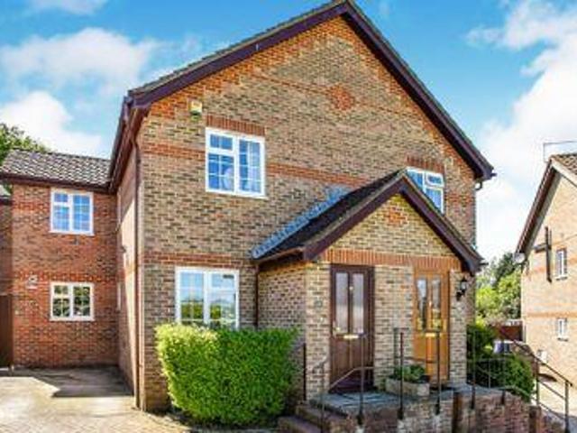 4 Bedrooms Semi detached house for sale in ler Close, Bletchingley, Redhill RH1