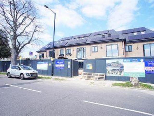 4 Bedrooms Semi detached house for sale in Lincoln Road, Enfield Town EN1