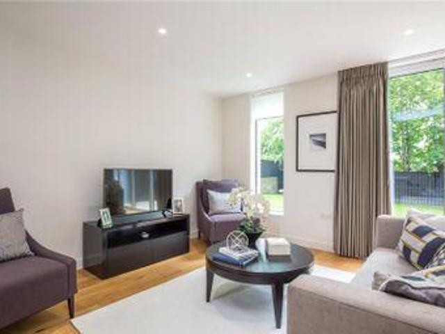 4 Bedrooms Semi detached house for sale in Lion Yard, Barnet, Hertfordshire EN5