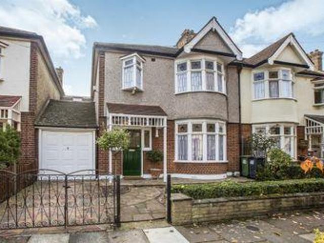 4 Bedrooms Semi detached house for sale in Lyndhurst Gardens, Barking IG11