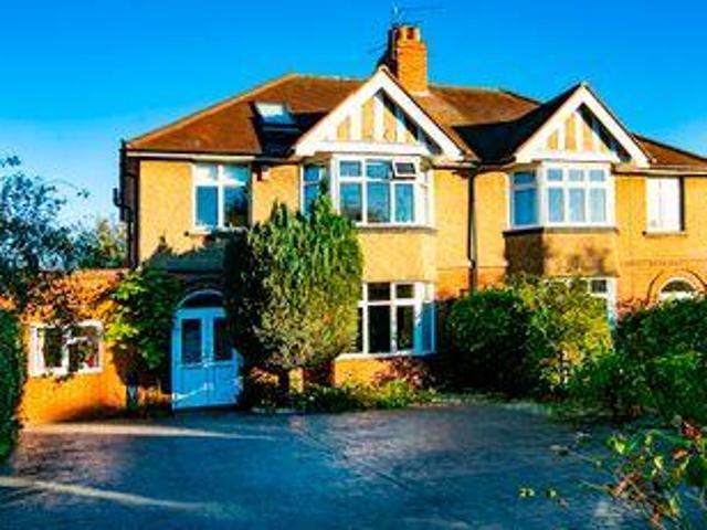 4 Bedrooms Semi detached house for sale in Monks Way, Reading RG30