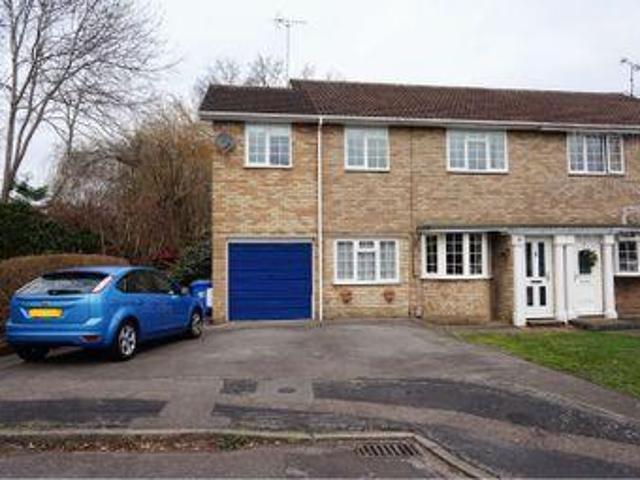 4 Bedrooms Semi detached house for sale in Montacute Close, Farnborough GU14
