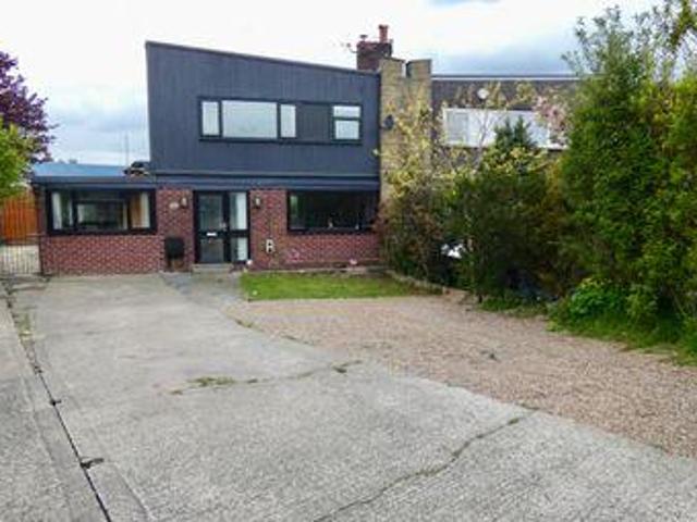 4 Bedrooms Semi detached house for sale in Moorfield Avenue, Scholes, Cleckheaton BD19